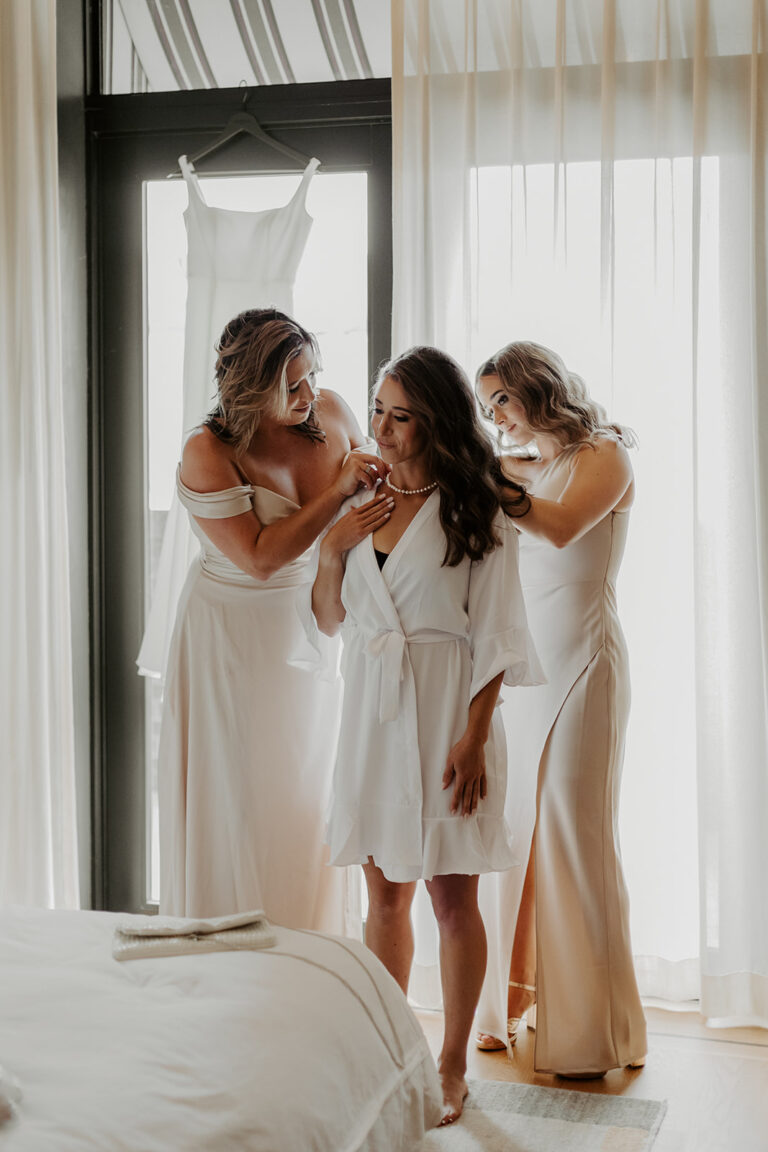 Modern City Wedding at Shinola Hotel - lydiacharles.com